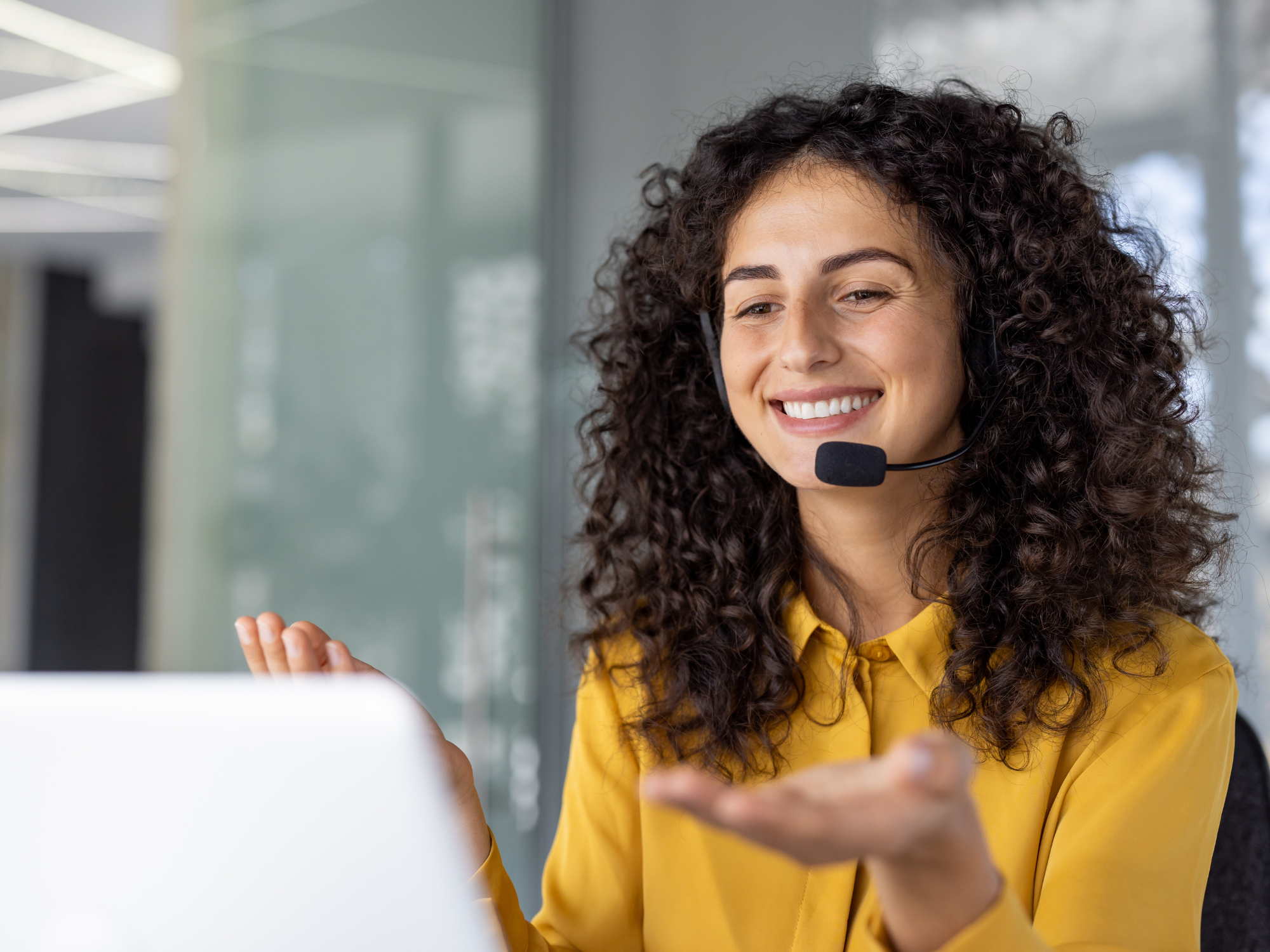 Improve Customer Experience with AI Voice Assistants in Call Centers ...